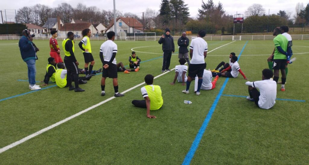 Détection de binationaux : Un rassemblement organisé, en présence du ...